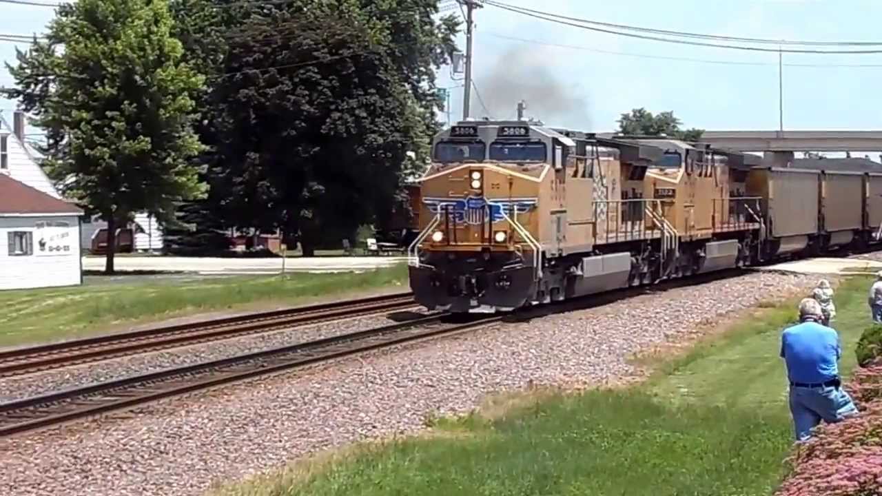 Union Pacific GE AC4400 at Rochelle IL Railroad Park - YouTube
