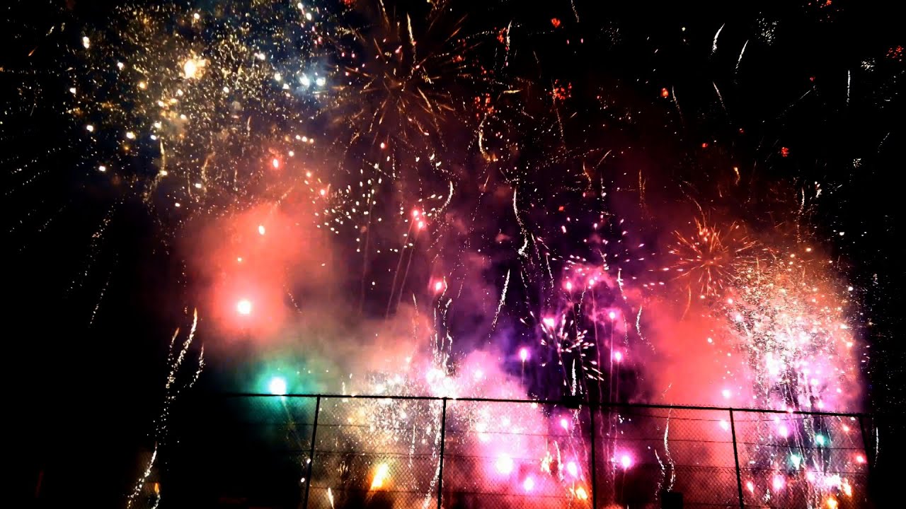 Hot and Intense Jakes Fireworks Display - Winter Blast 2023 - YouTube