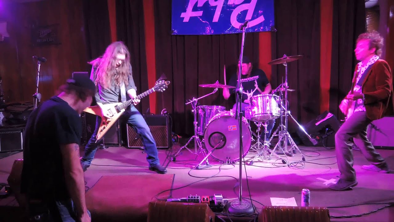 Fret Rattles @ Lee's Liquor Lounge - YouTube