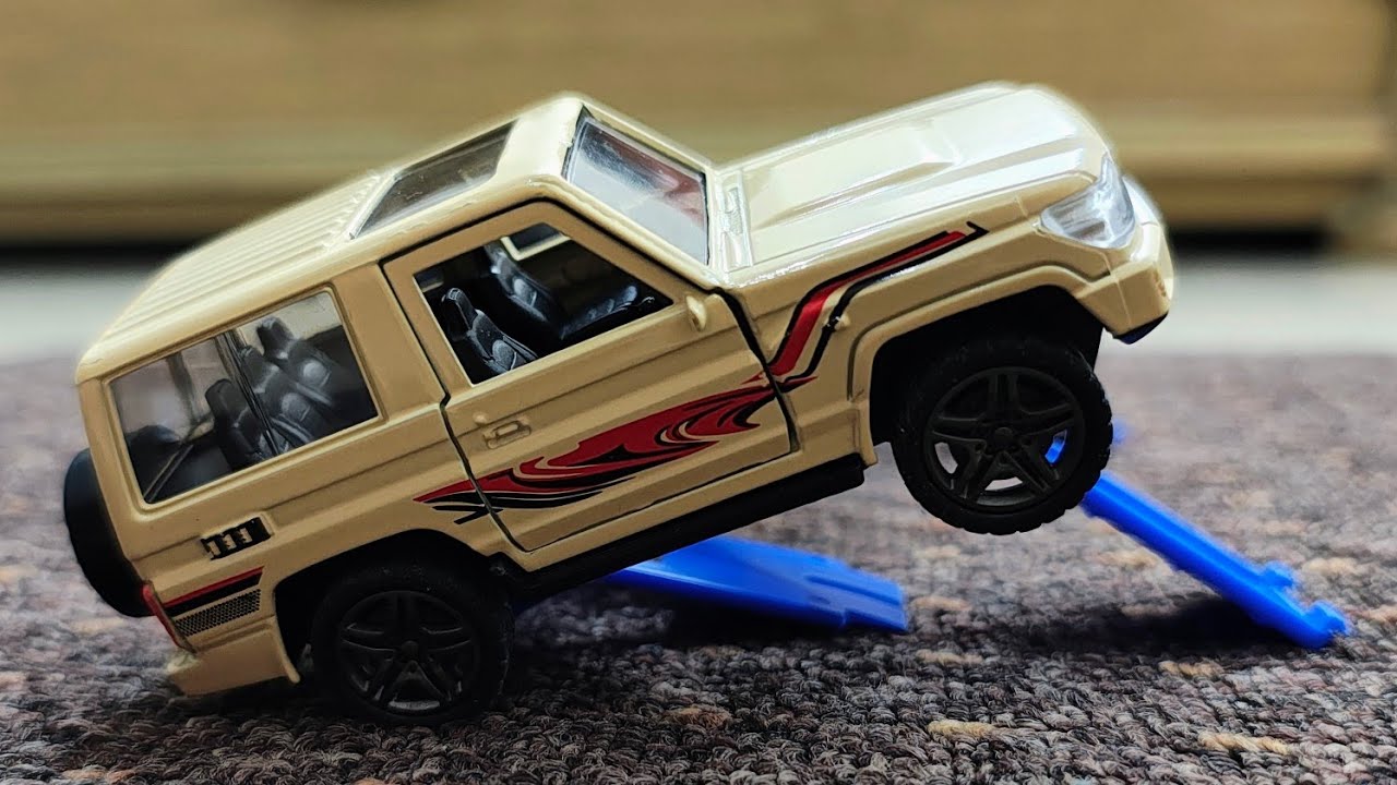 Car jump slow motion | stunt car diecast - YouTube