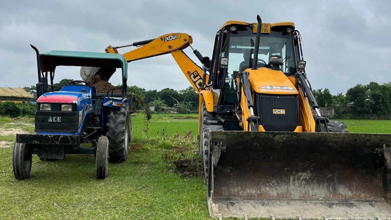 JCB 3dx Xpert 4x4 Backhoe Loader vs Tractor Loader| Check this before ...