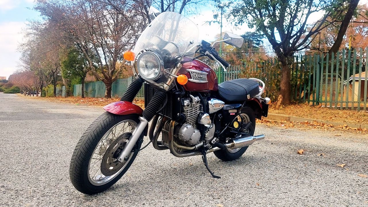 Triumph 885 - YouTube