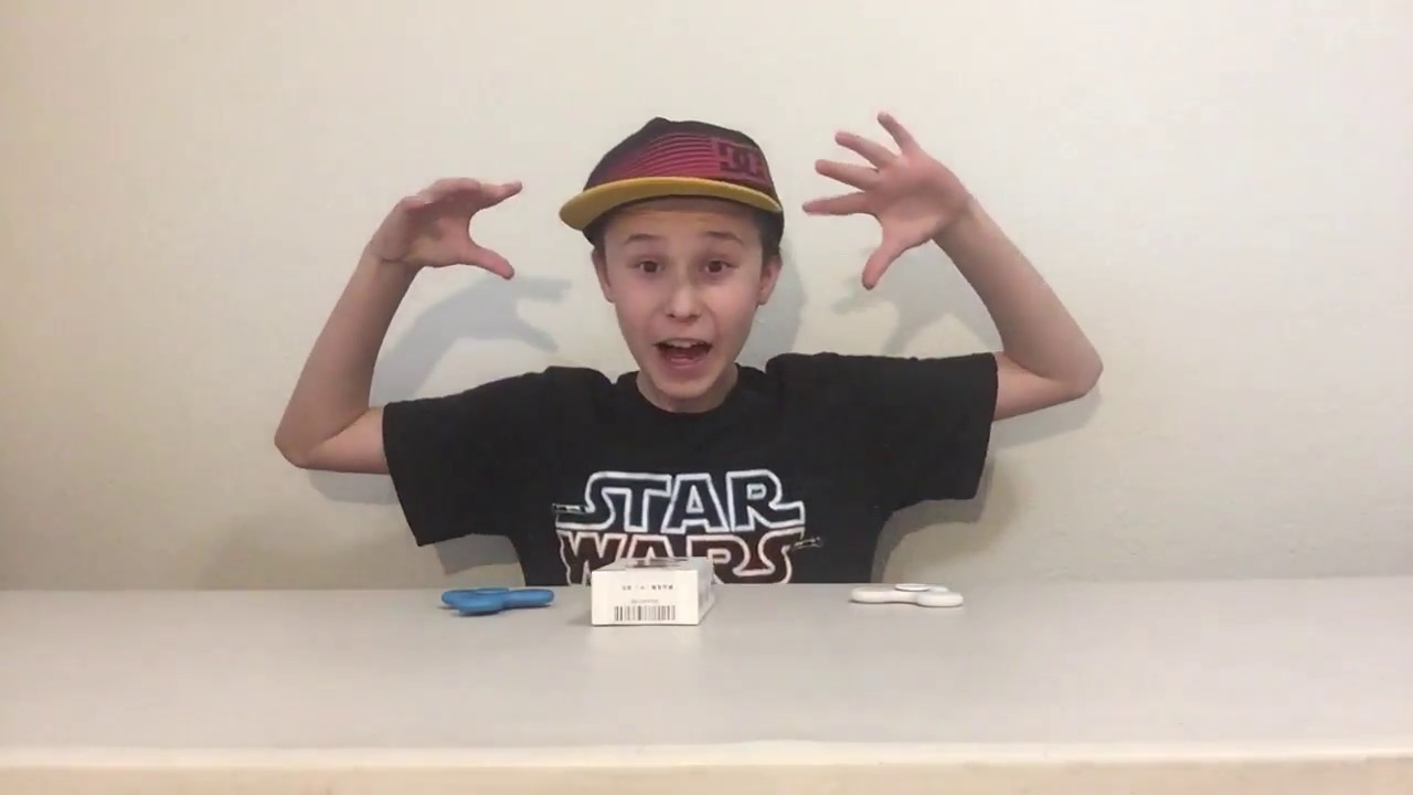 I FOUND A FIDGET SPINNER PHONE!!!!😀😎😂 CHILLI K188!!! - YouTube