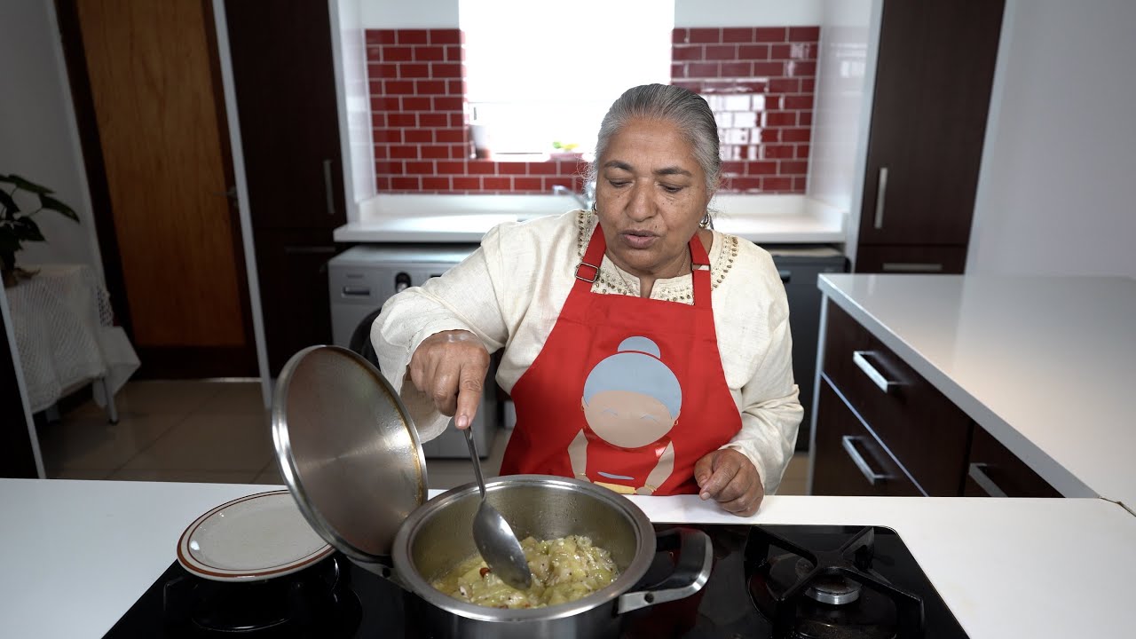 Making quick and easy white fried Loki (Calabash)! - YouTube