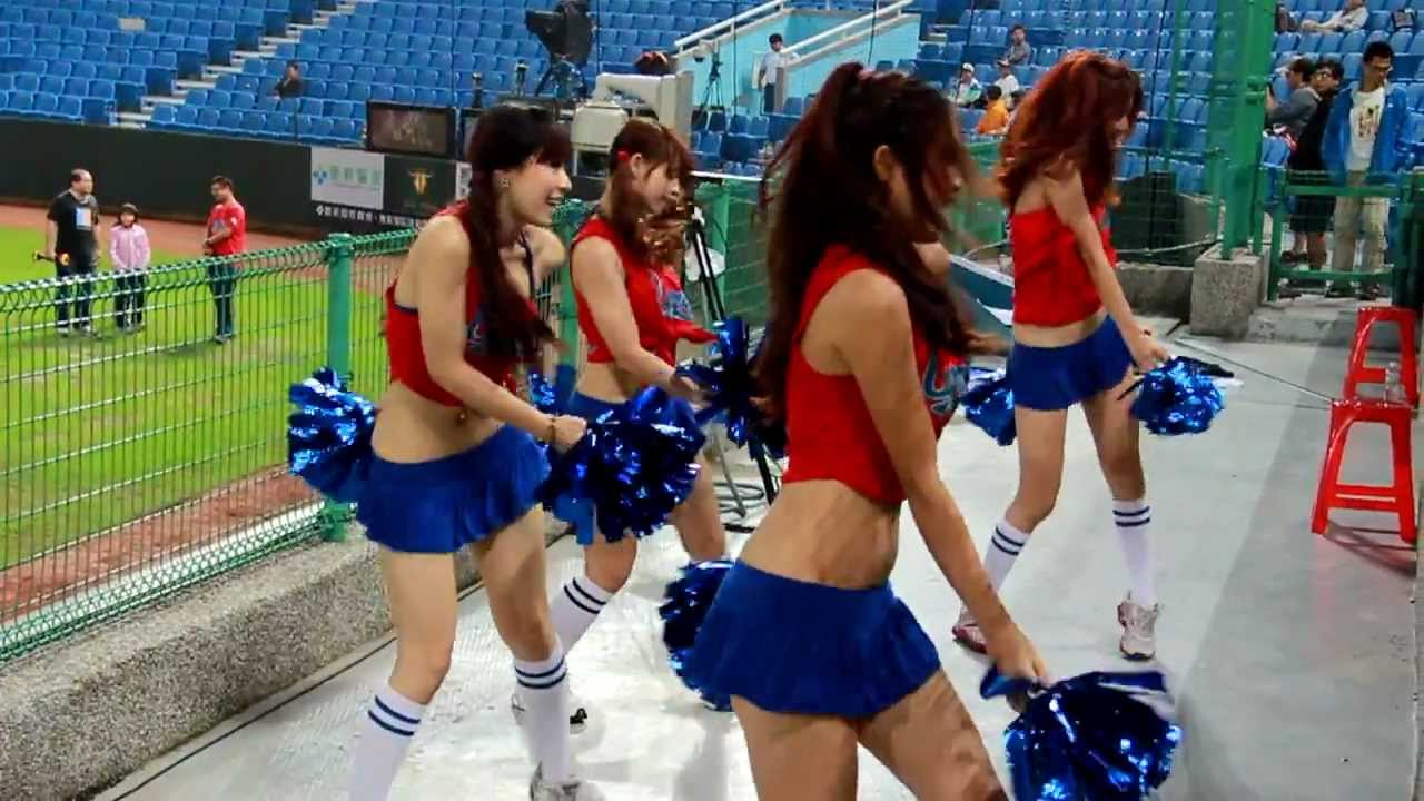 2012.5.4~Lamigo girl舞蹈表演 - YouTube