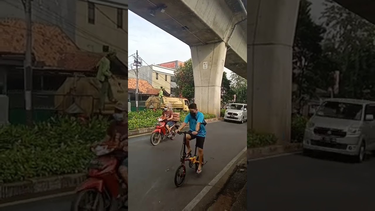 Menyiram Taman Jalan Raya - YouTube