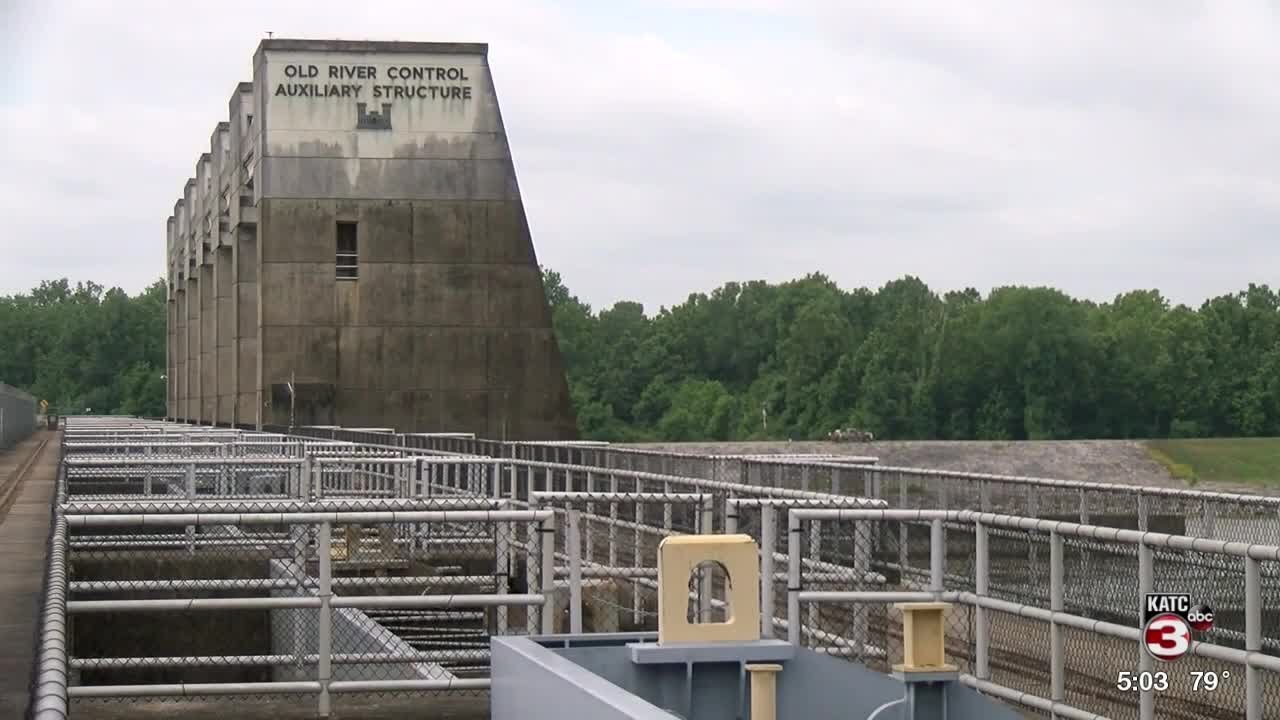 How the Old River Control Structure tames the Mighty Mississippi - YouTube
