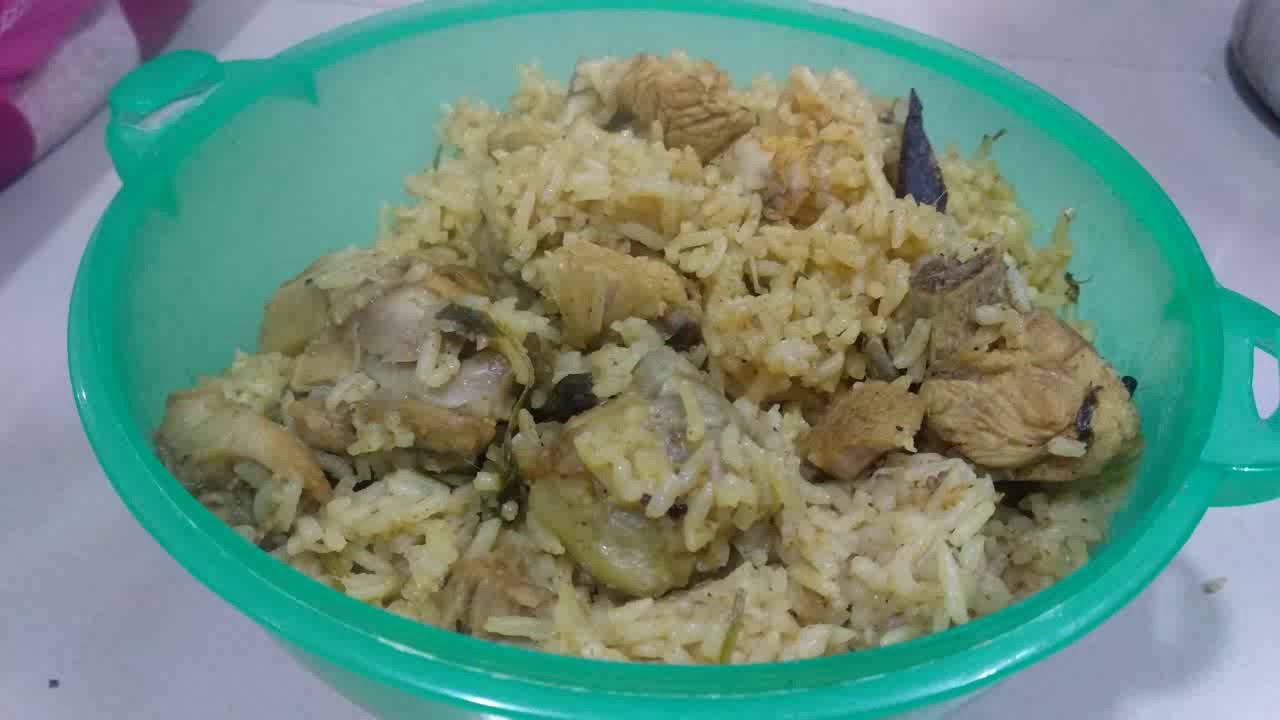 చికెన్ బిర్యాని కుక్కర్ లో ఇంత ఈజీగా చేయెచ్చని తెలిస్తే ఎప్పుడు ఇలానే ...