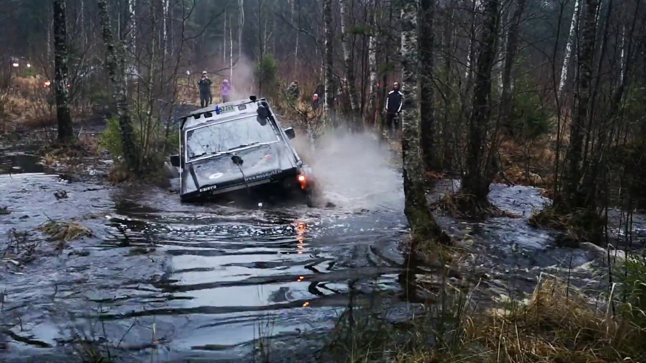 Nissan Patrol Y60 with 37" Diving Into deep mud - YouTube