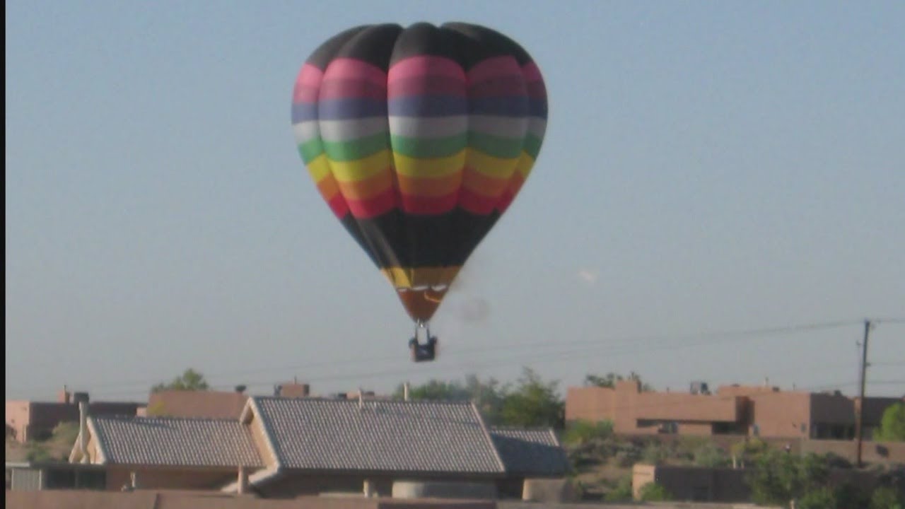 Balloon crashes, burns two riders - YouTube