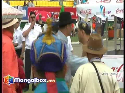 А.Сүхбат, Г.Өсөхбаяр аваргад тахимаа өгч буй бичлэг (Mongolbox.mn ...