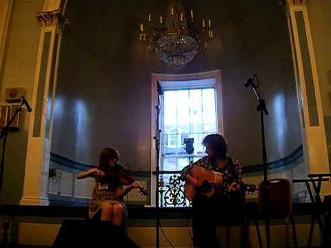 Nellie Quinn & Seth Tinsley -Scots Fiddle Fest '10 - YouTube