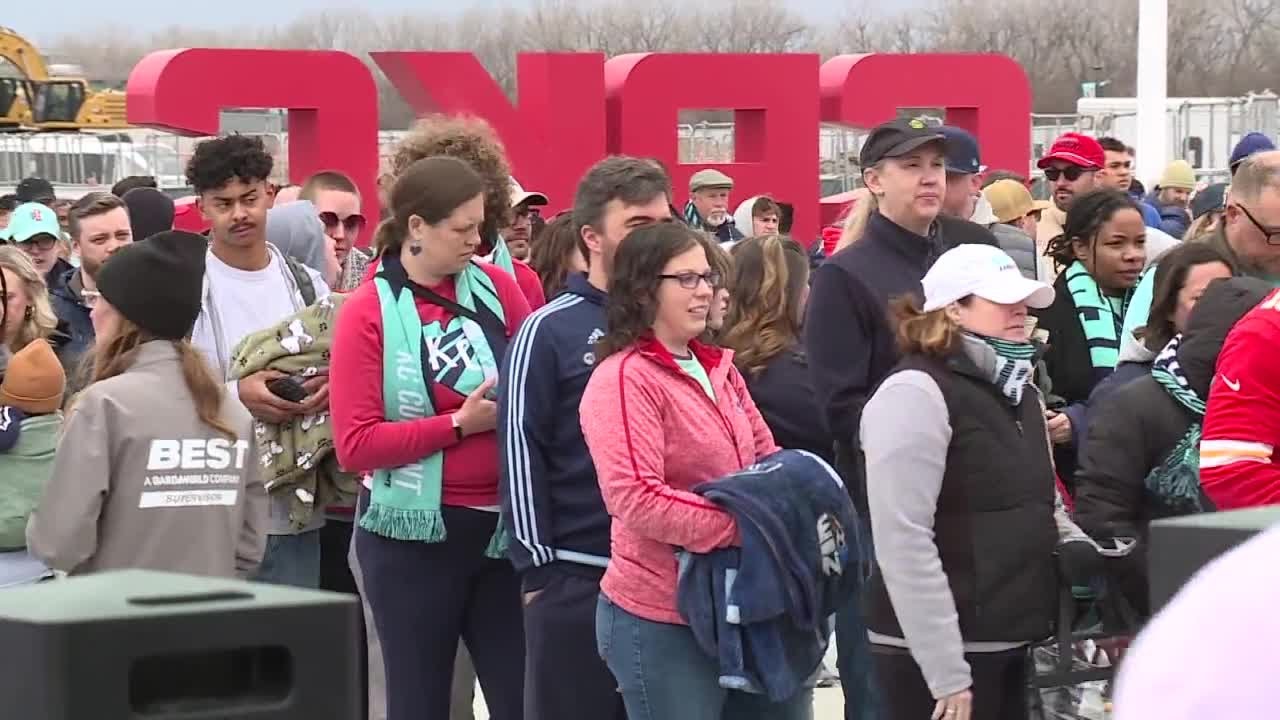 KC Current fans celebrate home opener with win at CPKC Stadium - YouTube