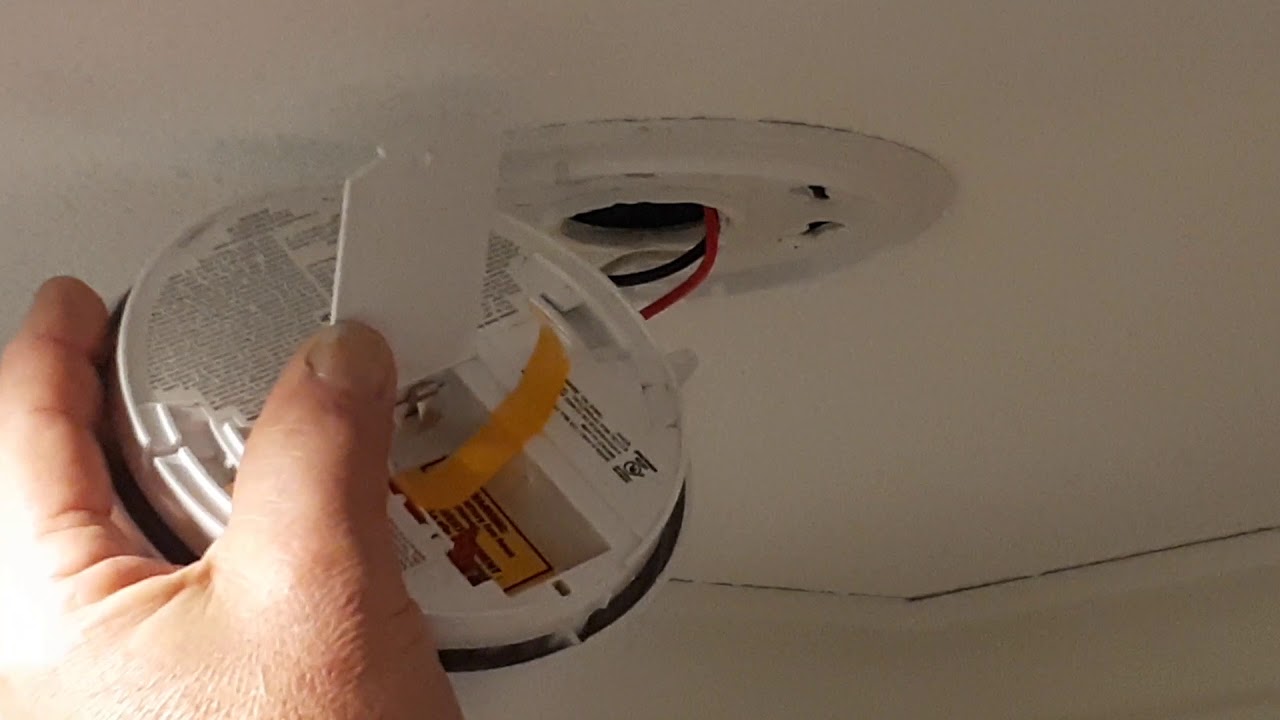 Kiddie smoke alarm i12040ACA battery change - YouTube