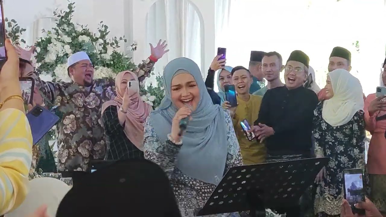 Siti Nurhaliza - LIP LAP RAYA LIVE Majlis Portluck Sitizone Hari Raya ...