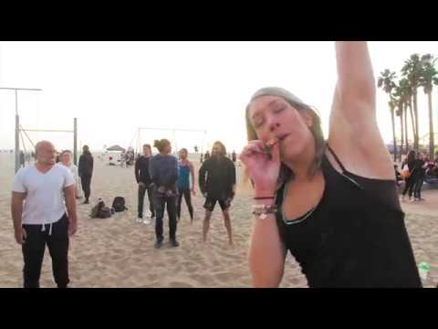 Girl does Pull Ups while SMOKING a BLUNT - YouTube