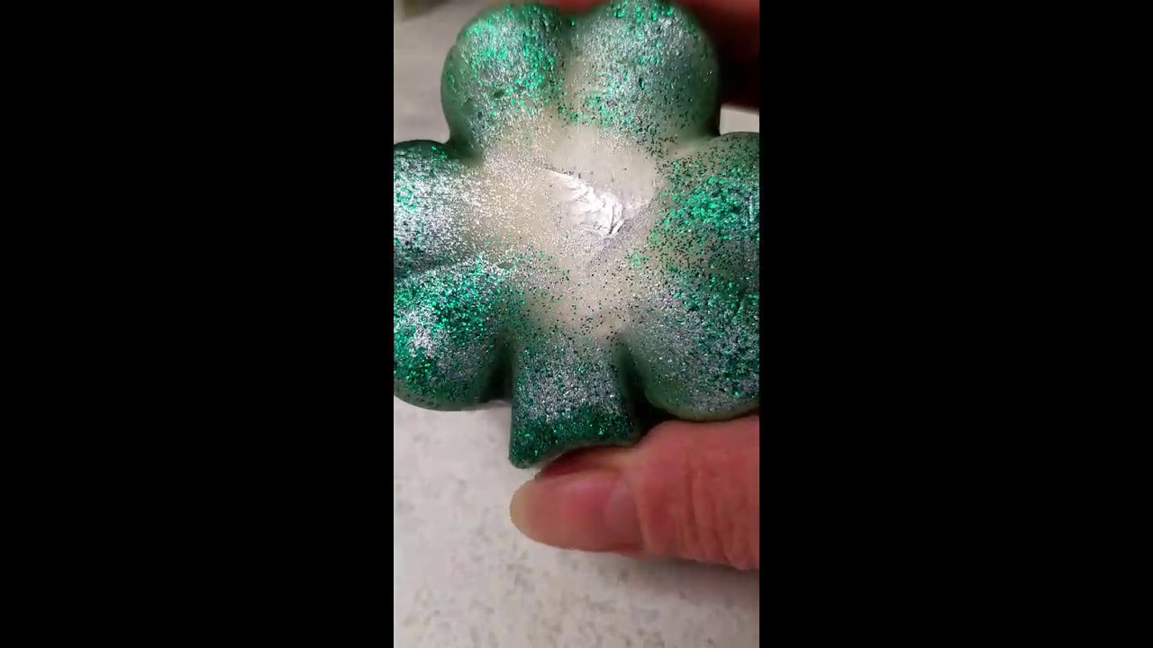 Wicky Wicky Wax Surprise Tart Reveal - YouTube