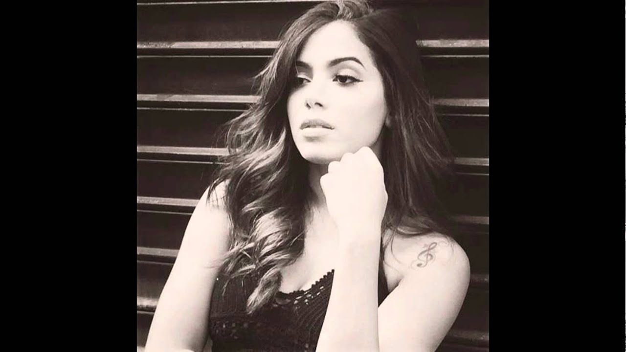 Primeiro Video da Anitta - YouTube