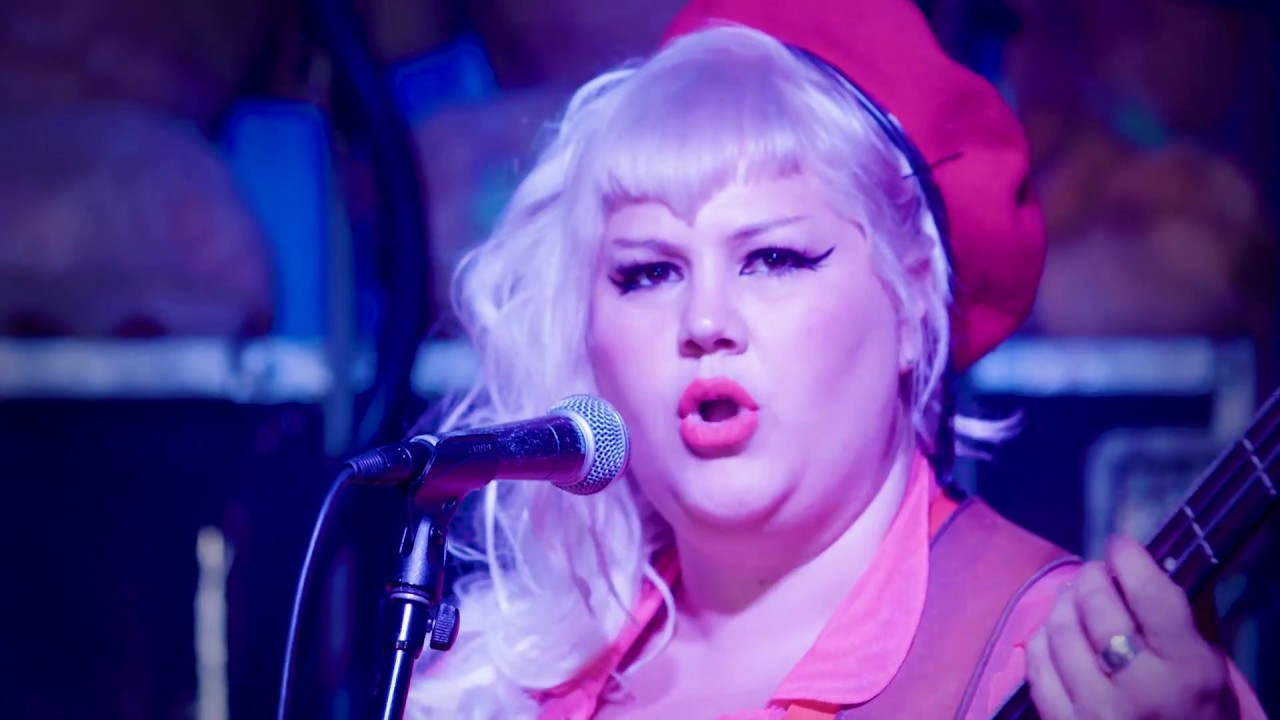 Shannon Shaw - Freddies 'n' Teddies [Official Video] - YouTube