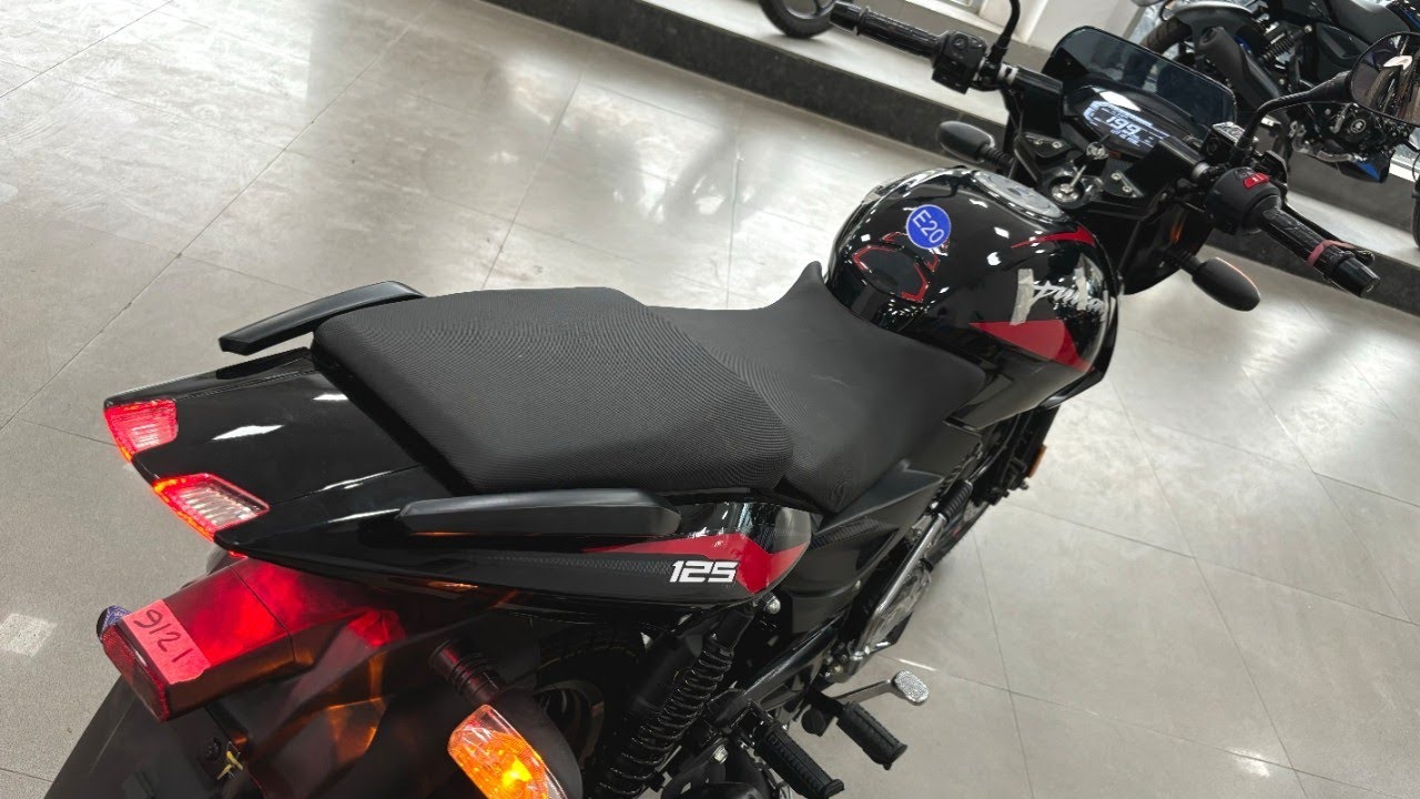 Newly Launch 🚀 Bajaj Pulsar 125 Digital Meter Split seat Details Review ...