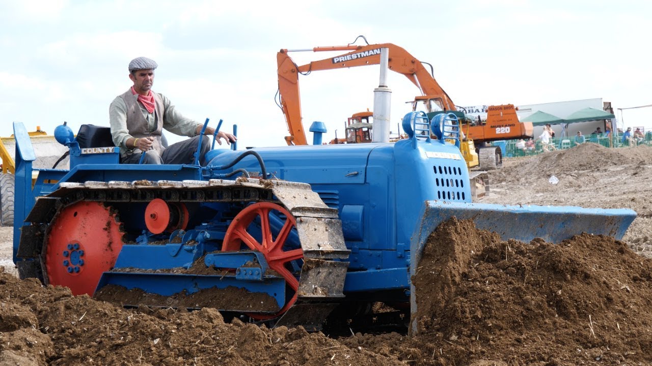 Classic Fordson County bulldozer working - YouTube