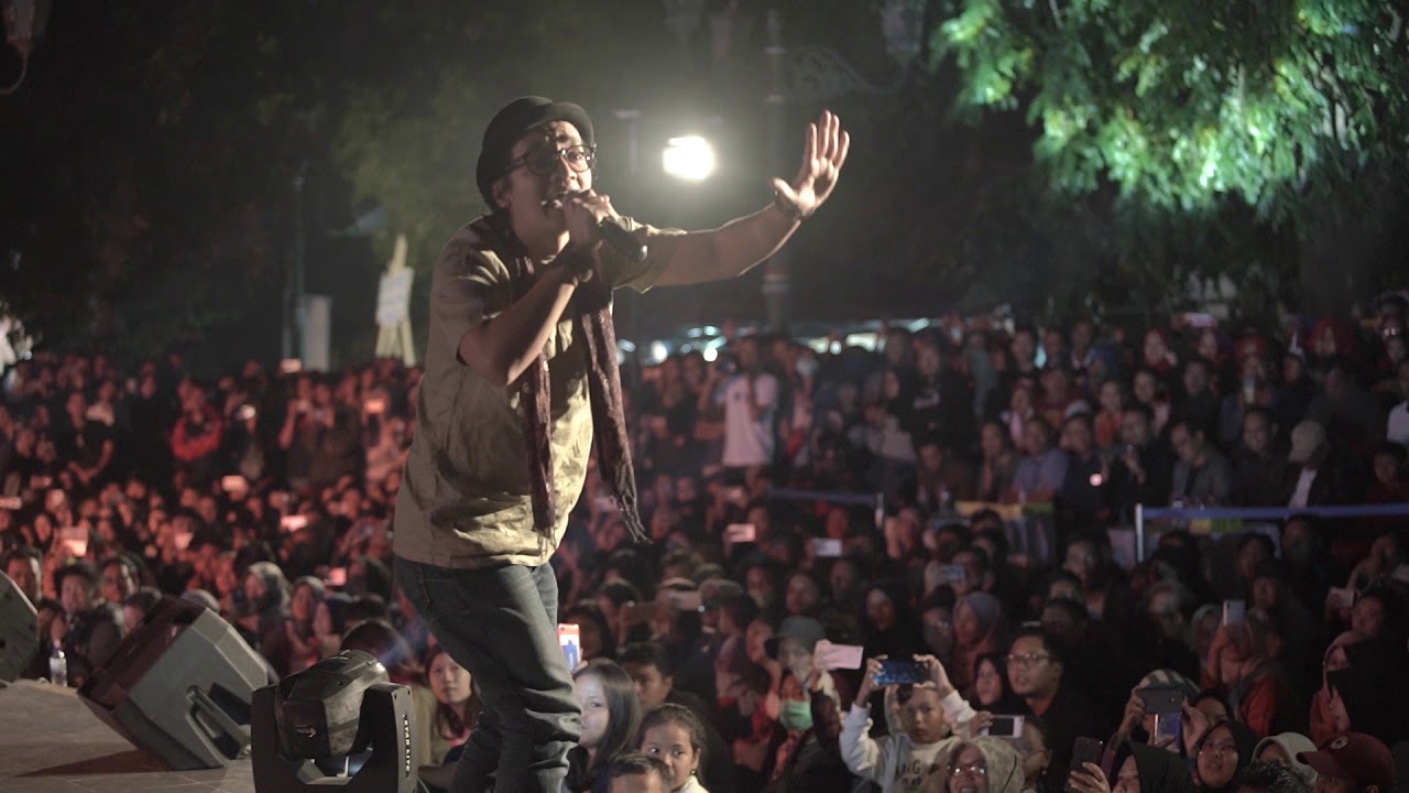 Pamer Bojo (Didi Kempot) - Paksi Raras Alit live at SKM #9 - YouTube