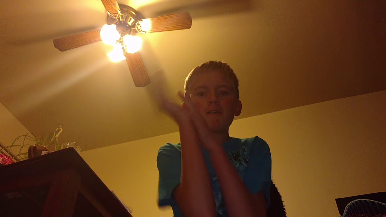 World's fastest kid clapper - YouTube