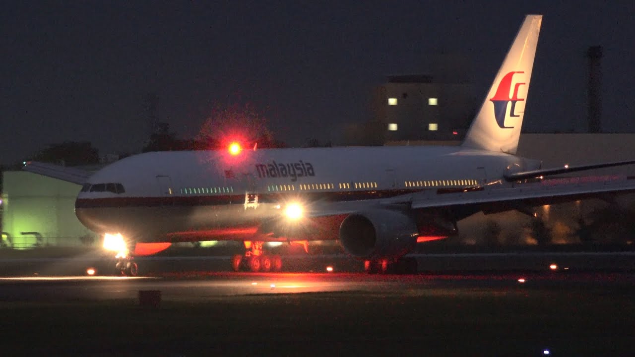 Malaysia Airlines Boeing 777-200ER 9M-MRE Landing at NRT 34R - YouTube