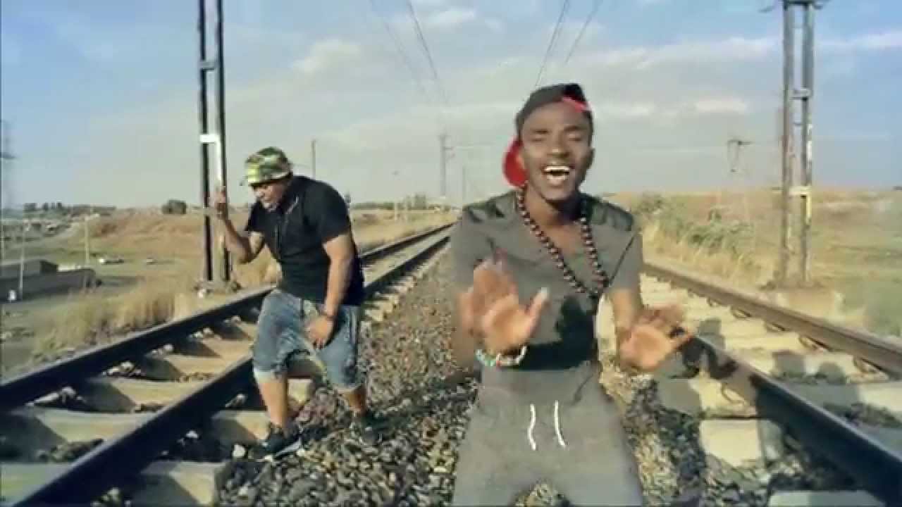 DJ GURU OFFICIAL VIDEO UMUHLE - YouTube