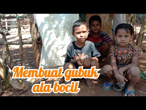 Mengingatkan masa lalu. Bocil ian dan teman2 membuat gubuk/rumah kecil.