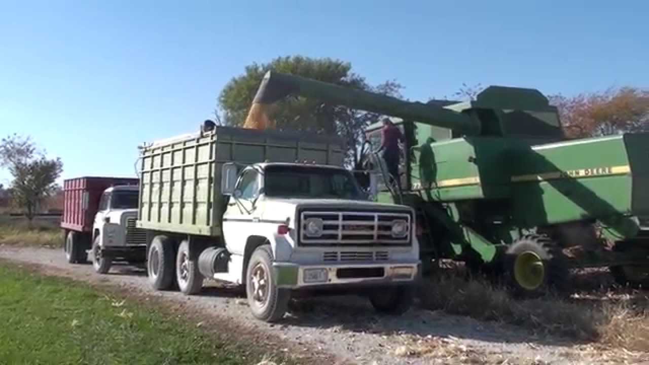 John Deere Corn Combine Unload
