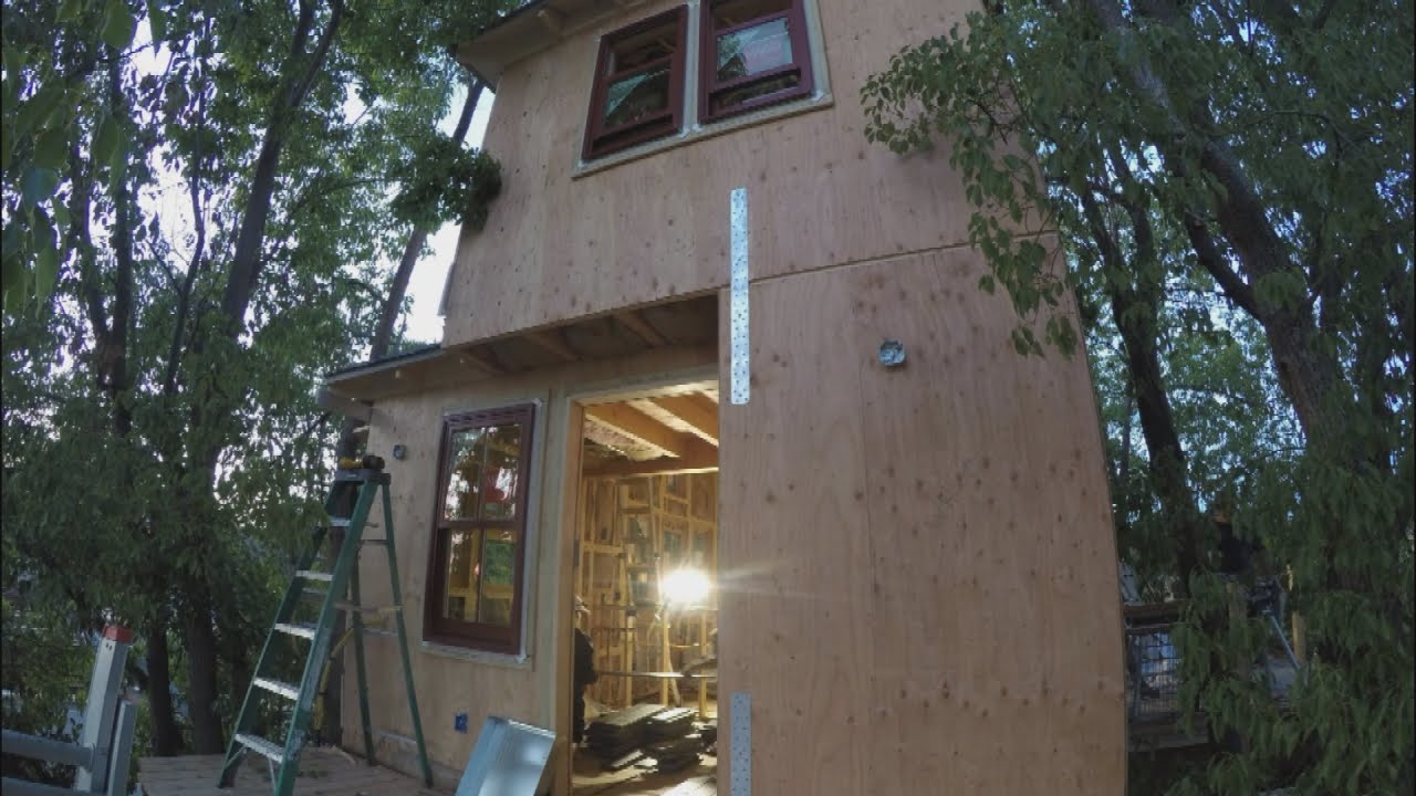 Time Lapse: Christmas Candy Kitchen Treehouse - YouTube