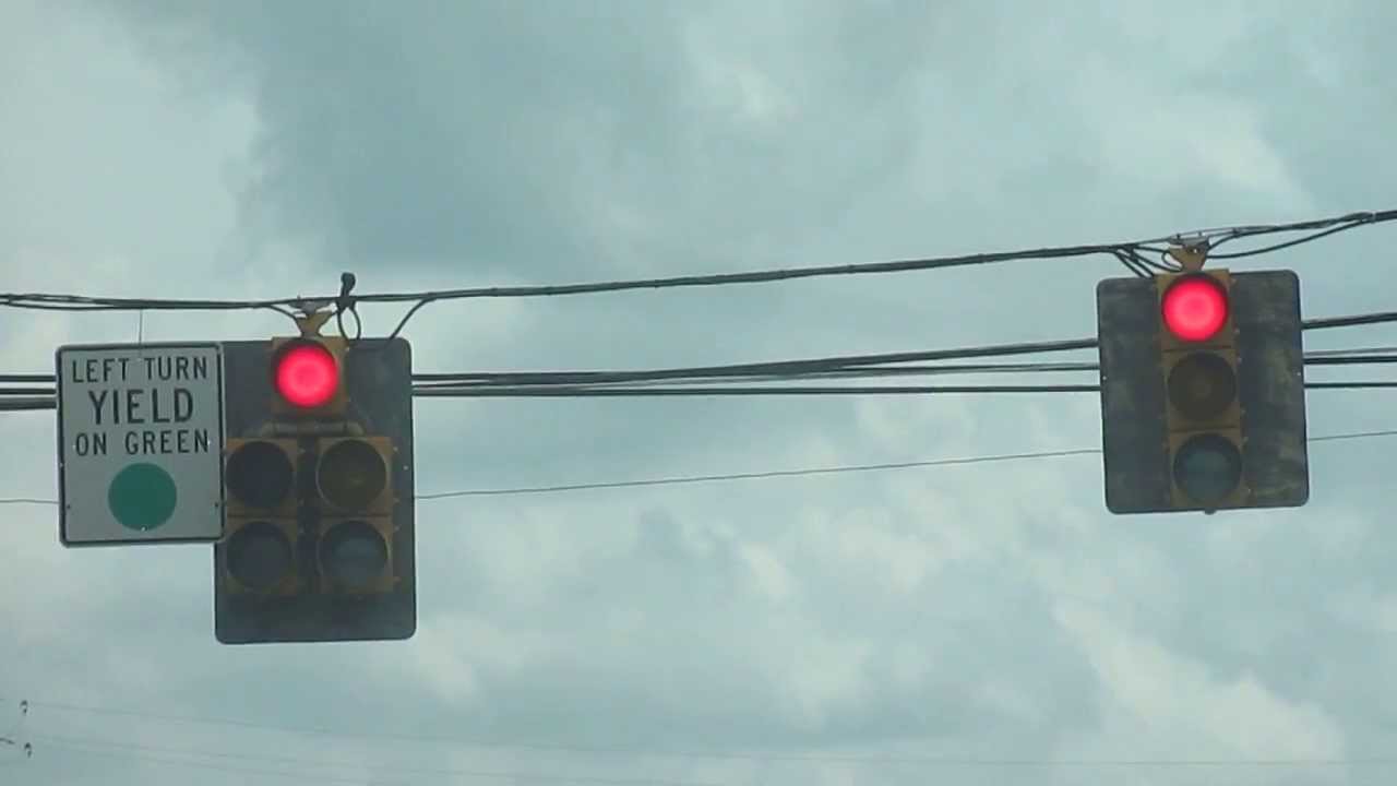 Singer Traffic Lights at Triana Blvd. and Bob Wallace Ave. - YouTube
