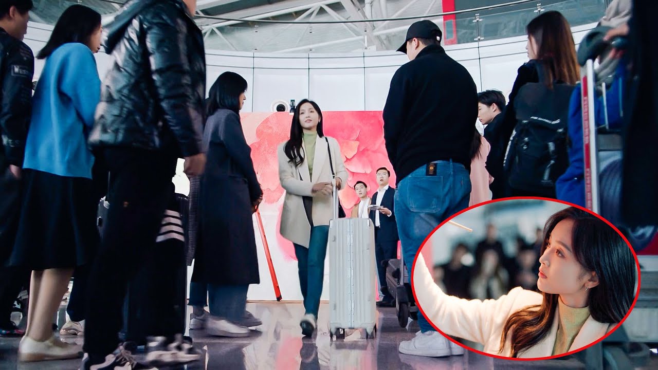 Unnoticed girl is a painting genius, turns a broken wall into art with ...