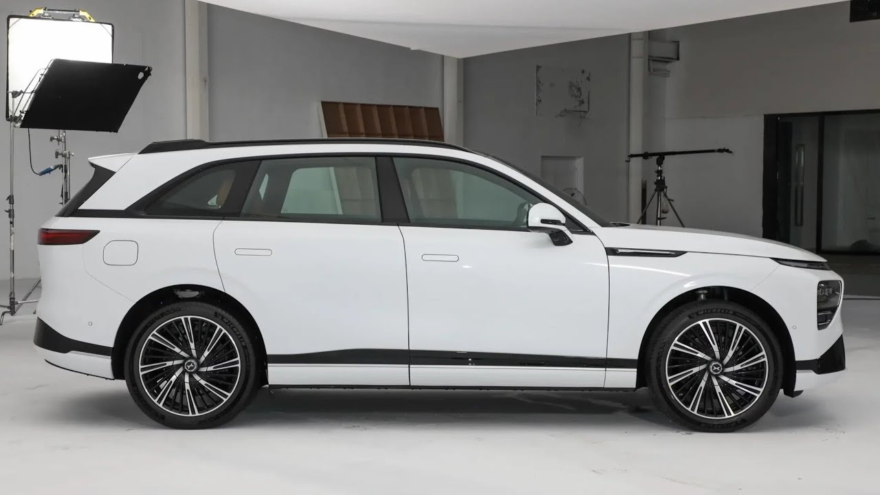 SUV 7 chổ vừa mở bán đã gây choáng với thiết kế tiện nghi đẹp như xe ...