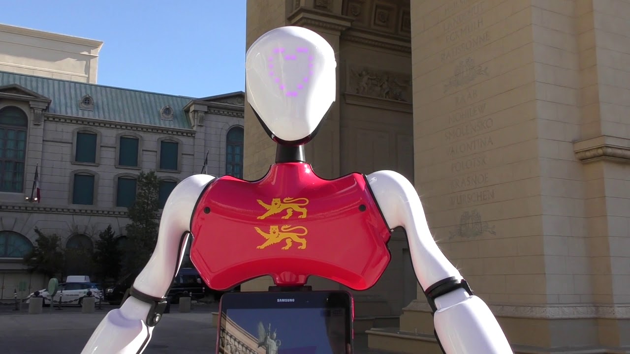 Event Bots / Robot TiKi / Maava / CES - YouTube