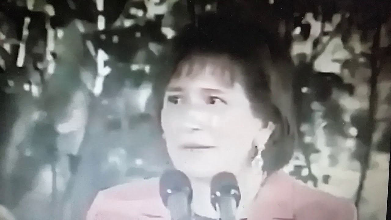 Lady Caca Xochilt Gálvez se burla de Indigenas - YouTube