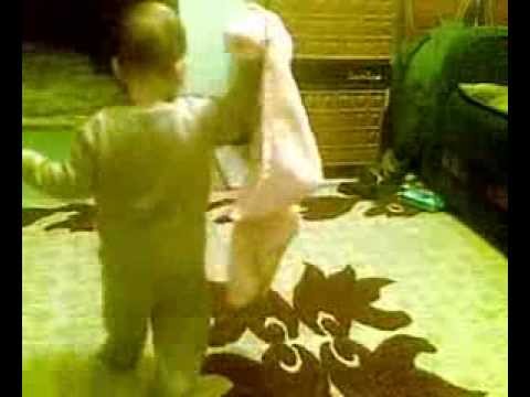 Roman oynayan bebek