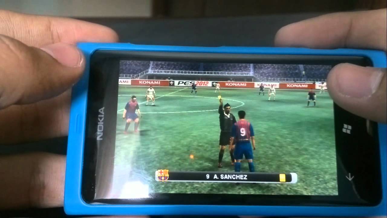 Lumiappaday #133: PES 2012 demoed on the Nokia Lumia 800 - YouTube