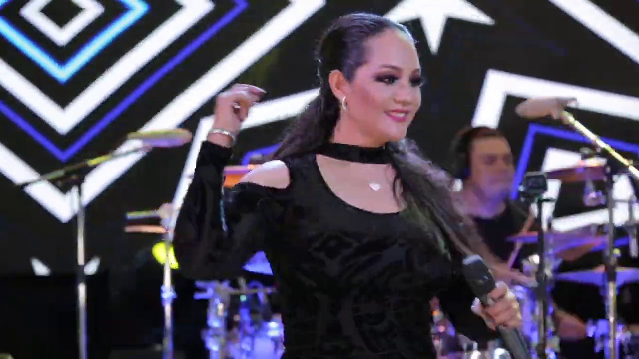 MARIA ILUSION SHOW "Mi Bombon" - YouTube