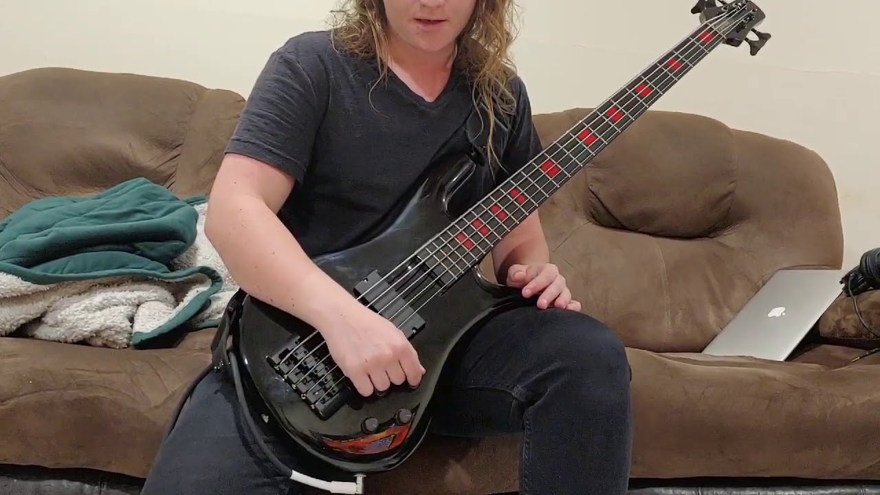 Hammer Smashed Bass vs EMG DC40 comparison - YouTube
