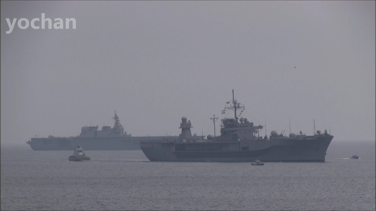 U.S. Navy - Amphibious Command Ship: USS BLUE RIDGE (LCC 19) Enter port ...