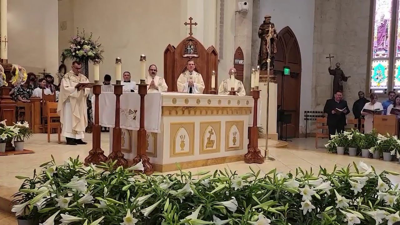 Easter Sunday mass held at San Fernando Cathedral - YouTube