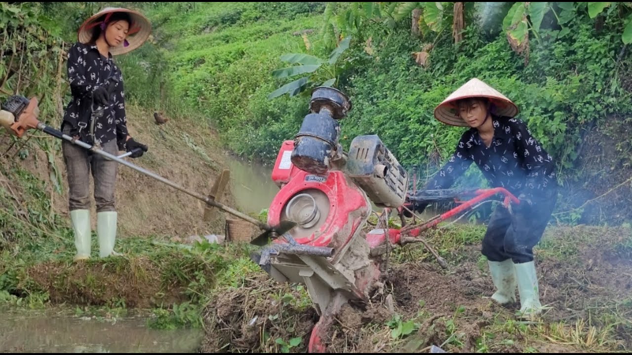 Weeding the garden, plowing the land to grow vegetables | living with ...