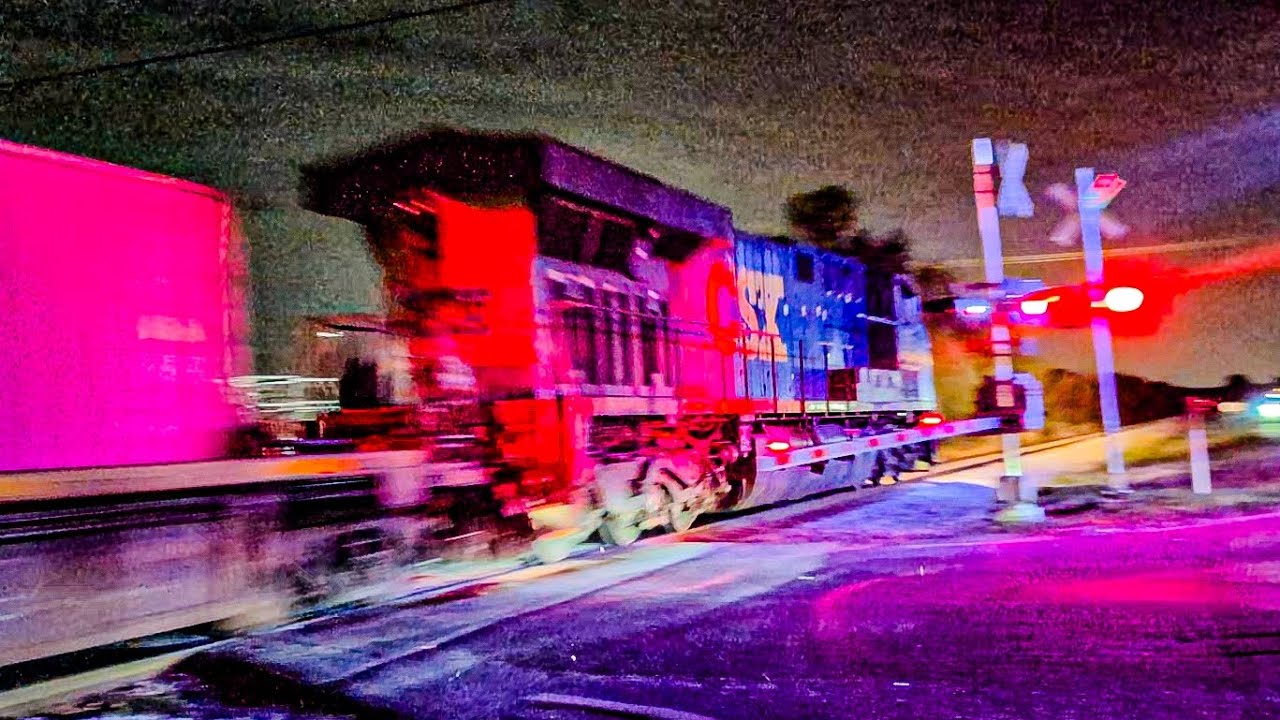 CSX 875 Leads I045 Through Dover! - YouTube