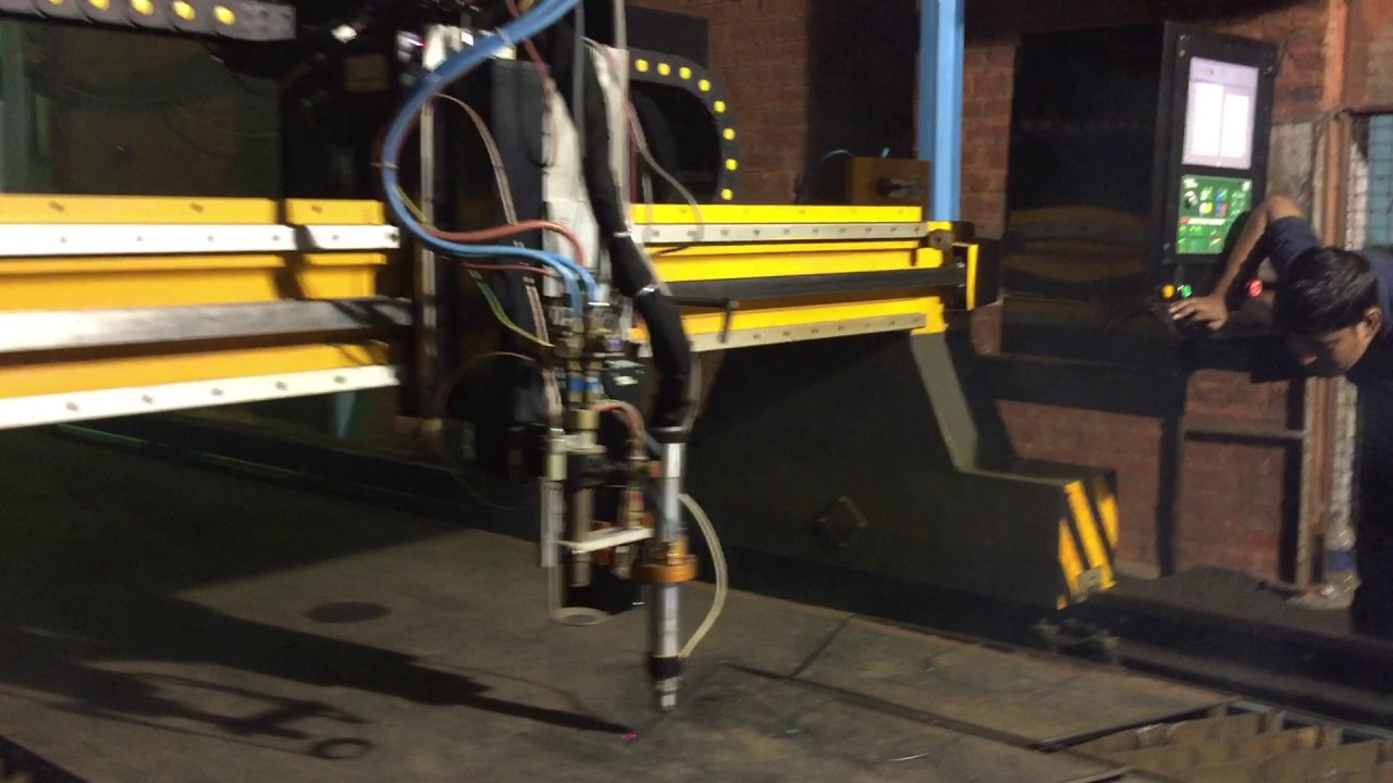 Thermal dynamic Ultra cut 400 XT with auto gas box clean cut - YouTube