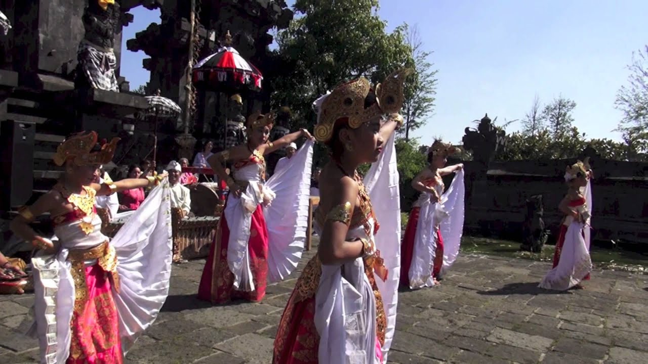 Ciaaattt...belibis dance - Bali in Pairi Daiza - YouTube