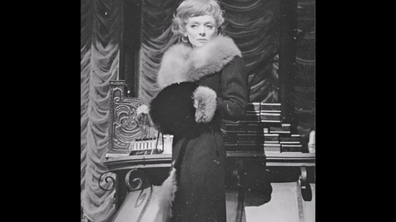 Barbara Baxley – A Trip to the Library - YouTube