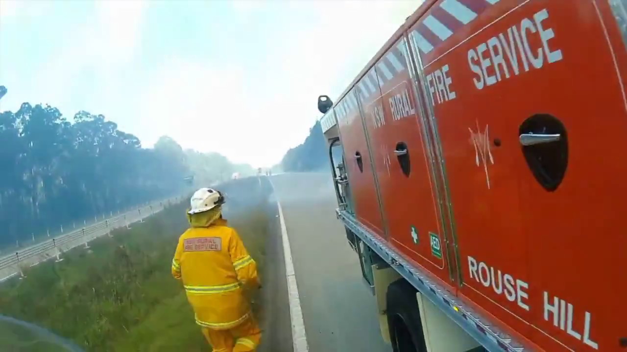 (RFS) Rural Fire Service Lone Pine Fires 2016 - YouTube