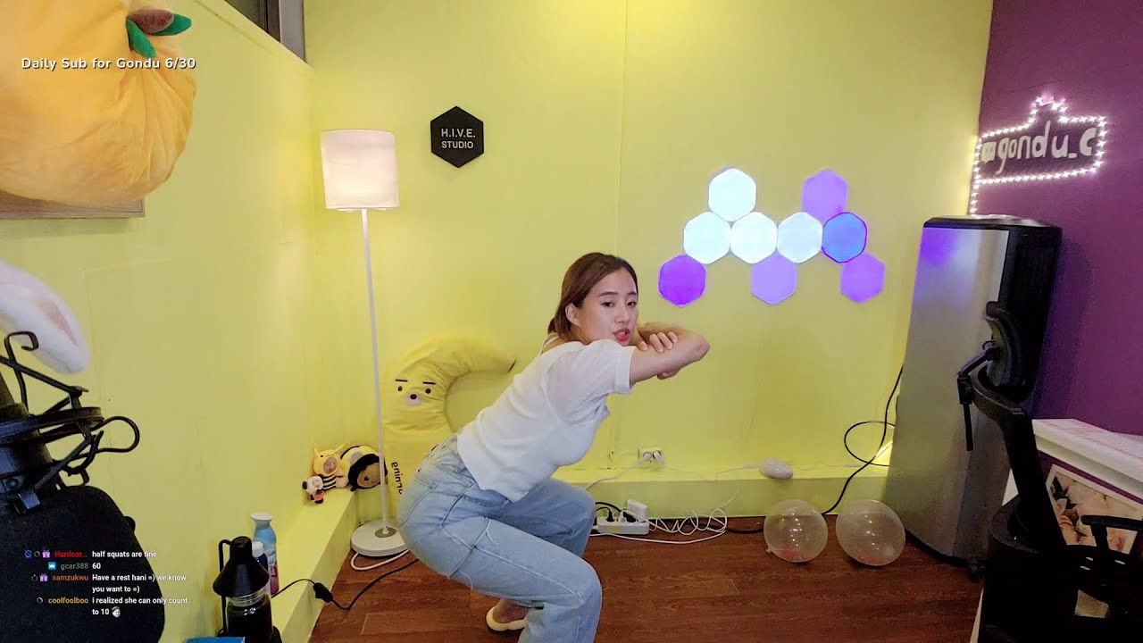 Korean Streamer 1000 Squats in a Row Challenge! - YouTube